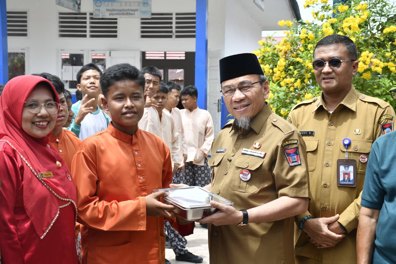 Pemko Padang Luncurkan MBG di SMPN 40 Padang - KabarPadang.com